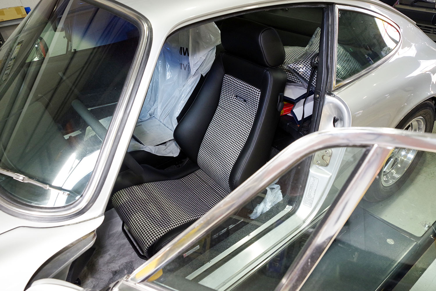 ナローポルシェ。まずはコックピットを好みの仕様に｜タイプ901 ポルシェ 911S 2.7 | ポルシェ専門店・修理販売Jスクエア