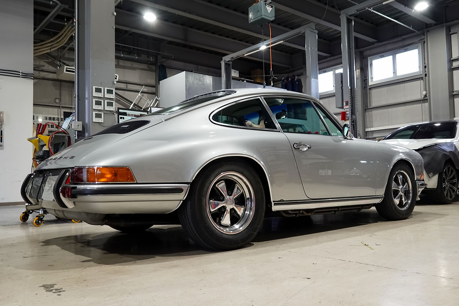 ナローポルシェ。まずはコックピットを好みの仕様に｜タイプ901 ポルシェ 911S 2.7 | ポルシェ専門店・修理販売Jスクエア